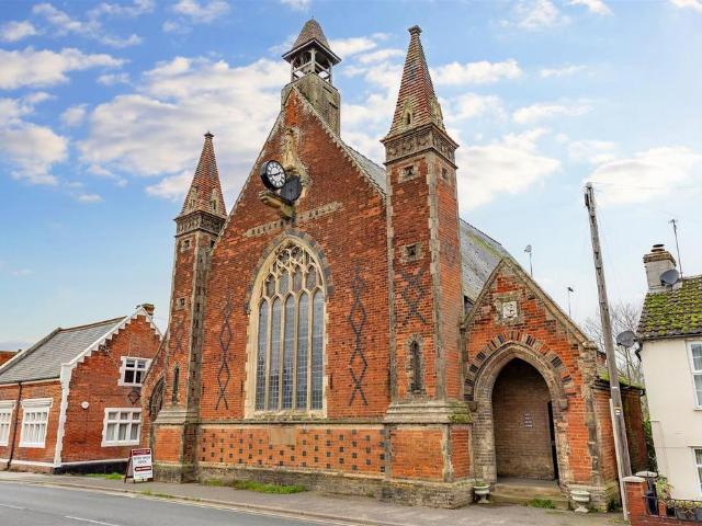 4 bedroom semi detached house to rent