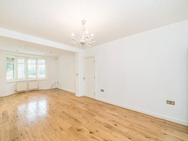 4 bedroom semi detached house to rent