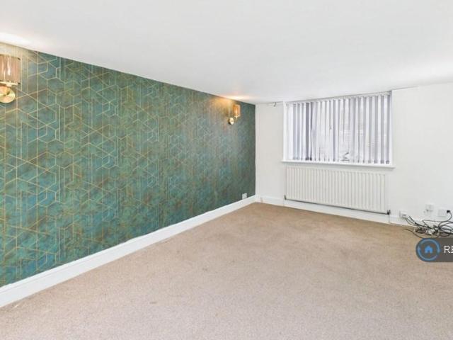 4 bedroom semi detached house to rent