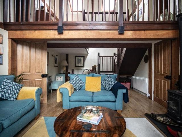 4 bedroom semi detached house to rent