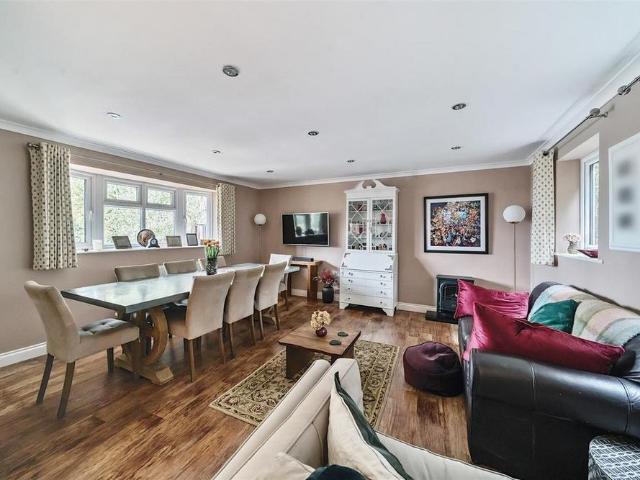 4 bedroom semi detached house to rent