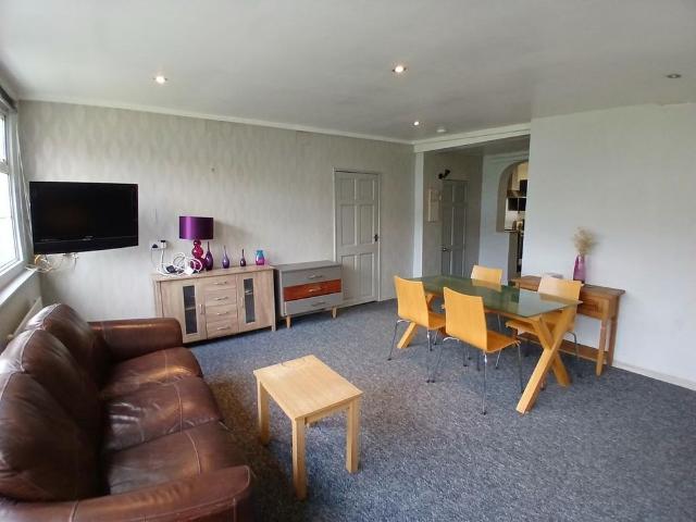 4 bedroom semi detached house to rent