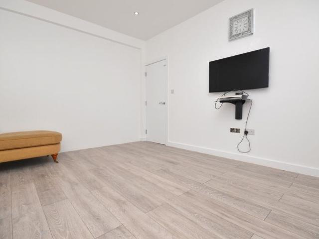 4 bedroom semi detached house to rent