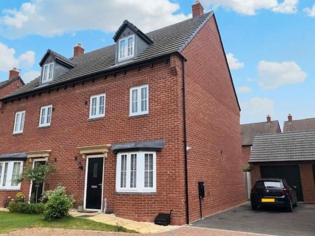 4 bedroom semi detached house to rent