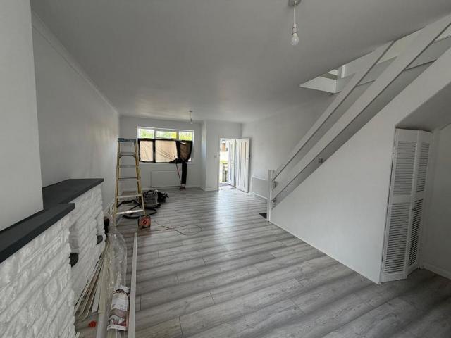 4 bedroom semi detached house to rent