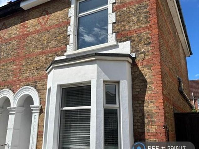 4 bedroom semi detached house to rent