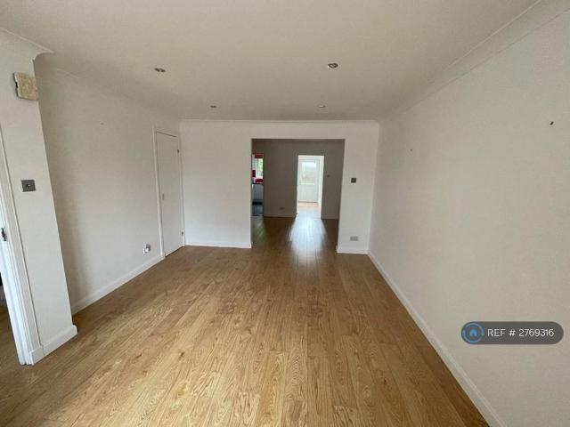 4 bedroom semi detached house to rent