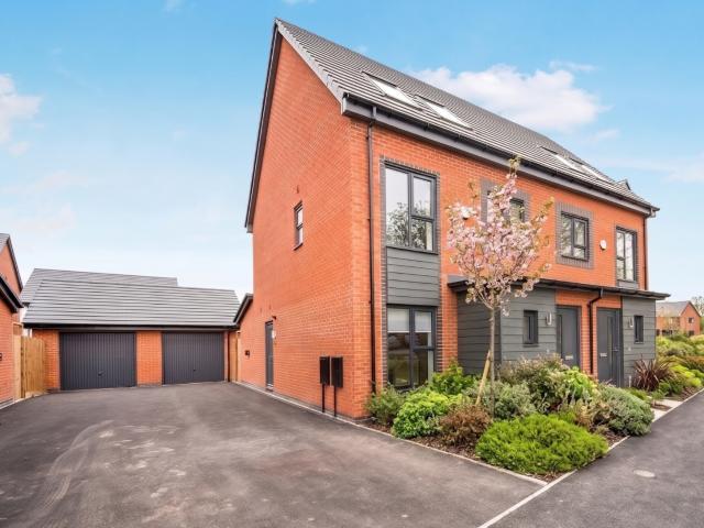 4 bedroom semi detached house to rent