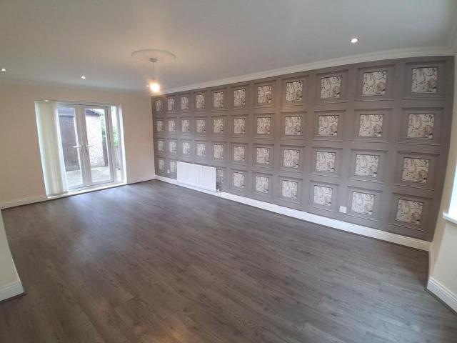 4 bedroom semi detached house to rent