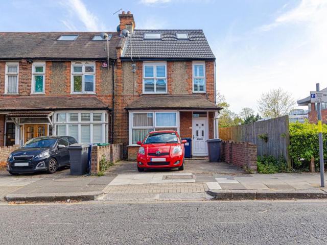 4 bedroom semi detached house to rent