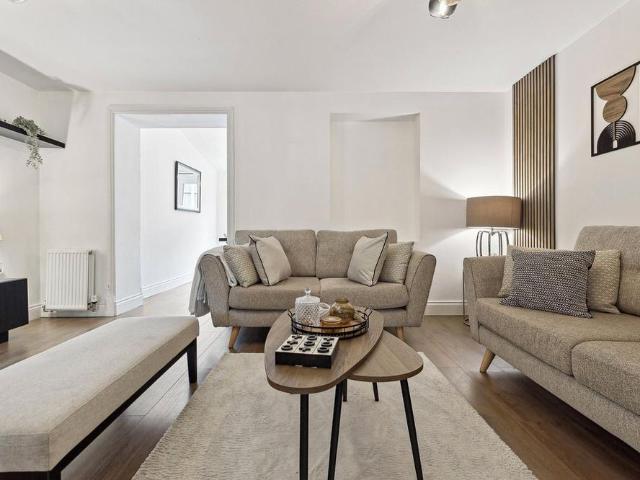 4 bedroom semi detached house to rent