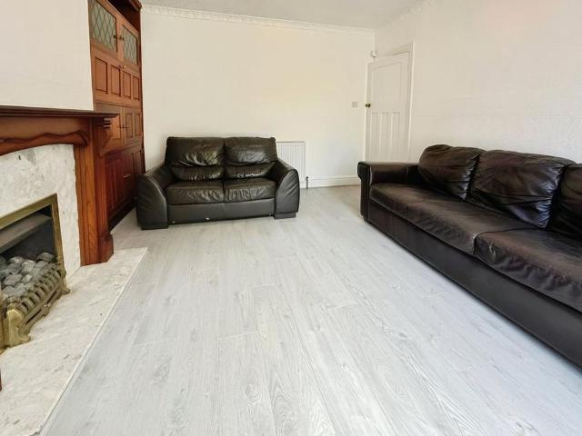 4 bedroom semi detached house to rent