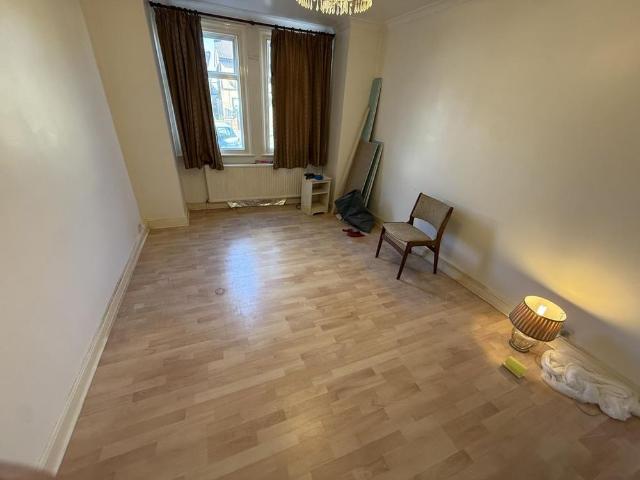 4 bedroom semi detached house to rent