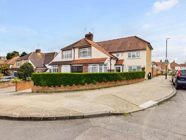4 bedroom semi detached house to rent