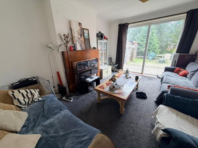 4 bedroom semi detached house to rent