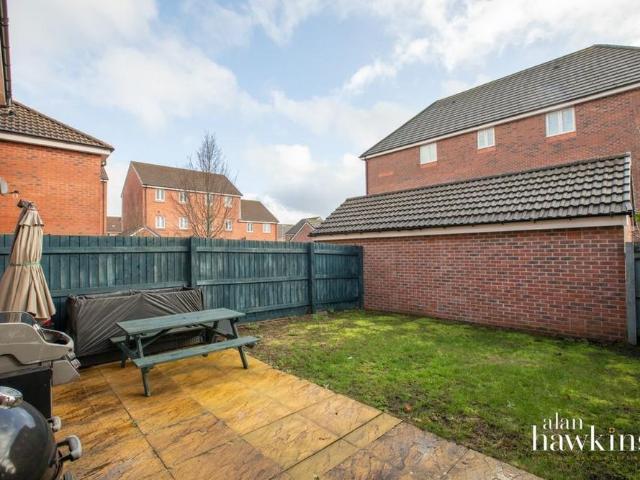4 bedroom semi detached house to rent