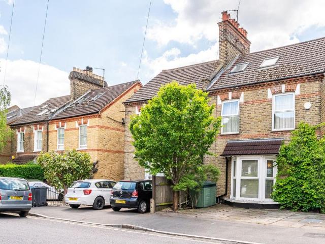 4 bedroom semi detached house to rent