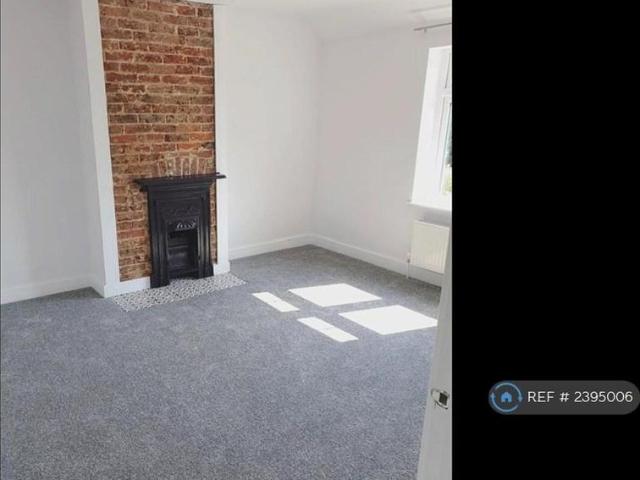 4 bedroom semi detached house to rent