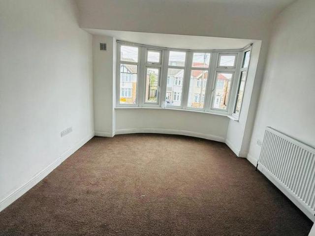 4 bedroom semi detached house to rent