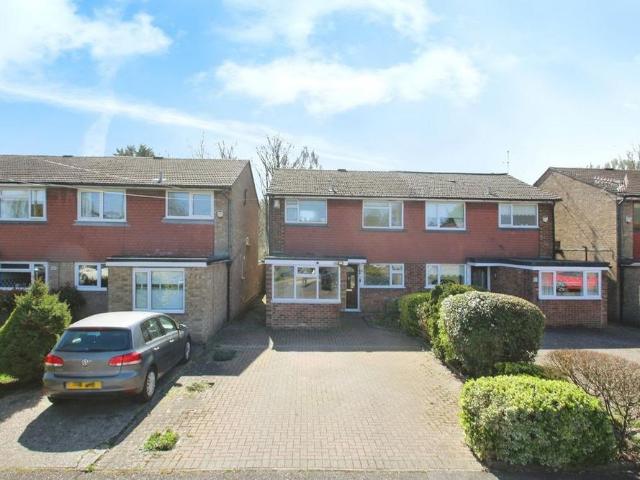 4 bedroom semi detached house to rent