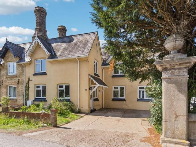 4 bedroom semi detached house to rent