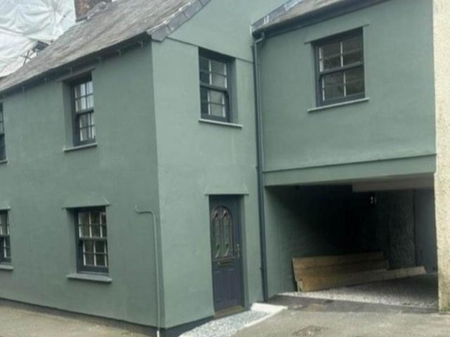 4 bedroom semi detached house to rent