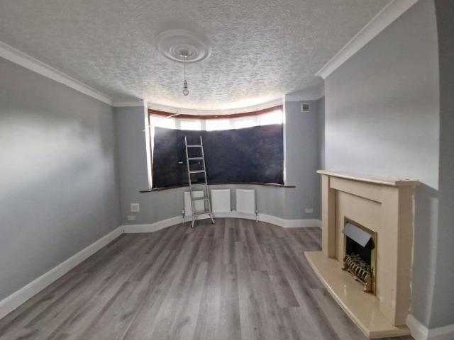 4 bedroom semi detached house to rent