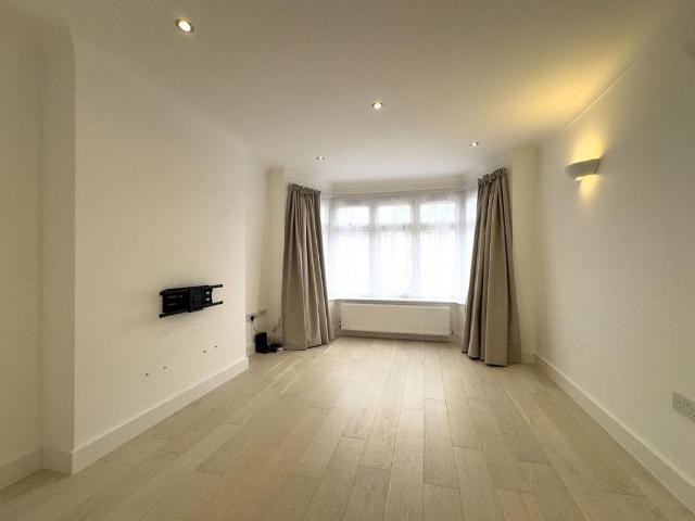 4 bedroom semi detached house to rent
