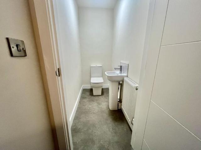 4 bedroom semi detached house to rent