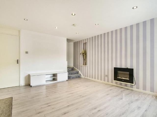 4 bedroom semi detached house to rent