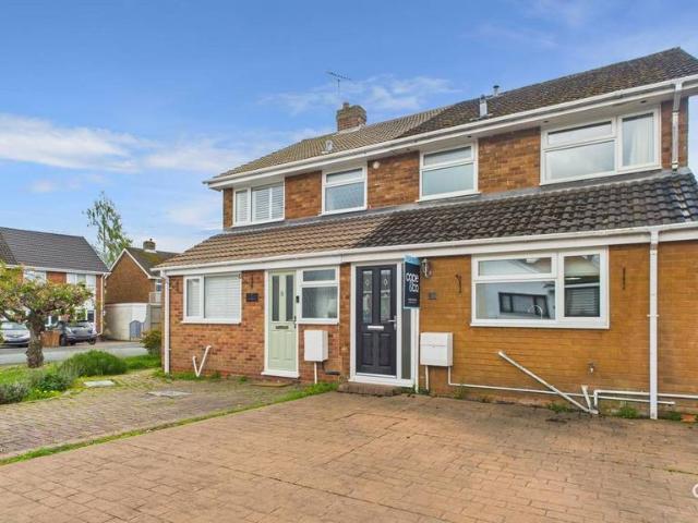 4 bedroom semi detached house to rent