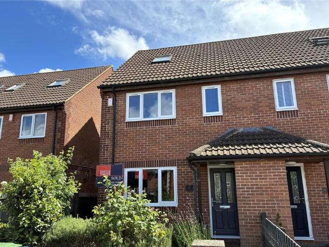 4 bedroom semi detached house to rent