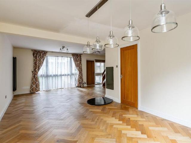 4 bedroom semi detached house to rent