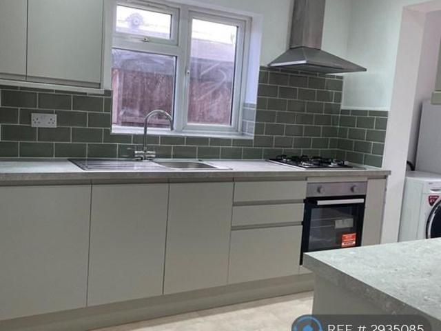 4 bedroom semi detached house to rent