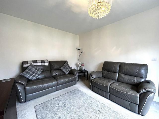 4 bedroom semi detached house to rent