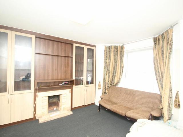 4 bedroom semi detached house to rent