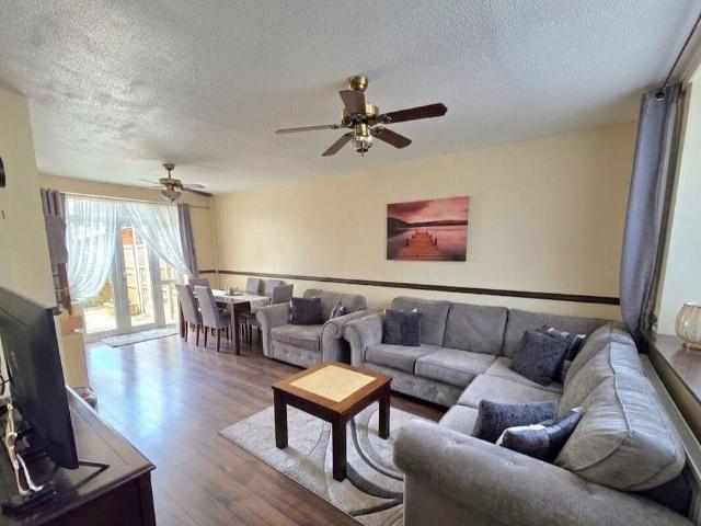 4 bedroom semi detached house to rent