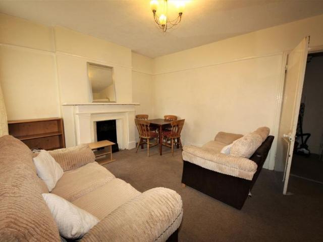 4 bedroom semi detached house to rent