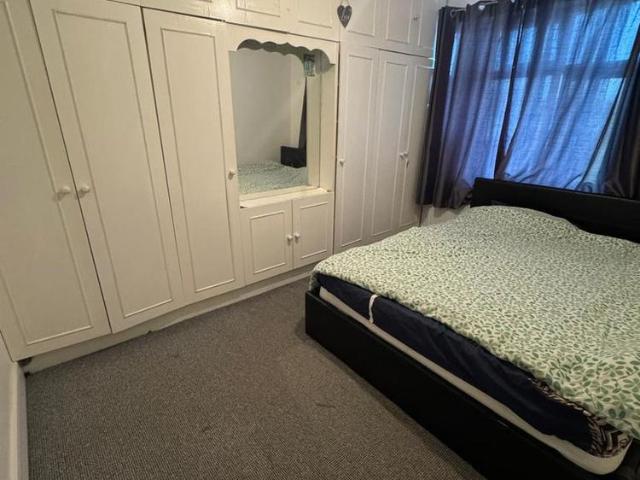4 bedroom semi detached house to rent