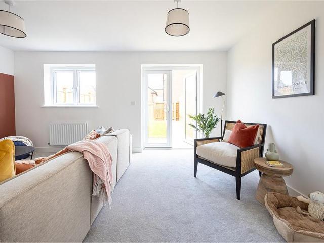 4 bedroom semi detached house to rent