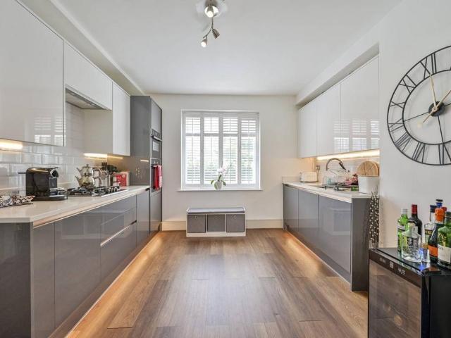 4 bedroom semi detached house to rent