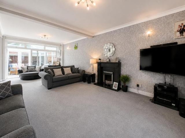 4 bedroom semi detached house to rent