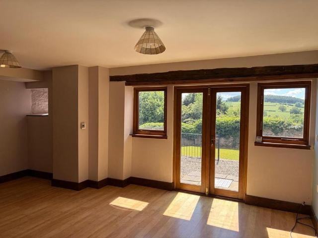 4 bedroom semi detached house to rent