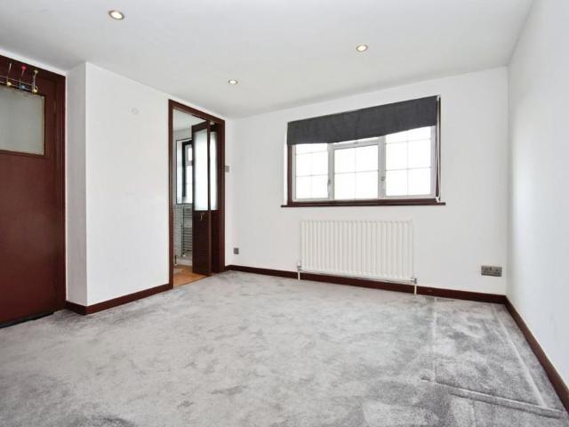 4 bedroom semi detached house to rent