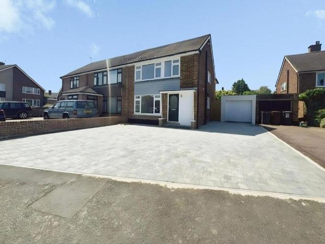 4 bedroom semi detached house to rent