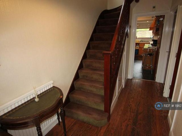4 bedroom semi detached house to rent