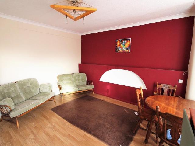 4 bedroom semi detached house to rent