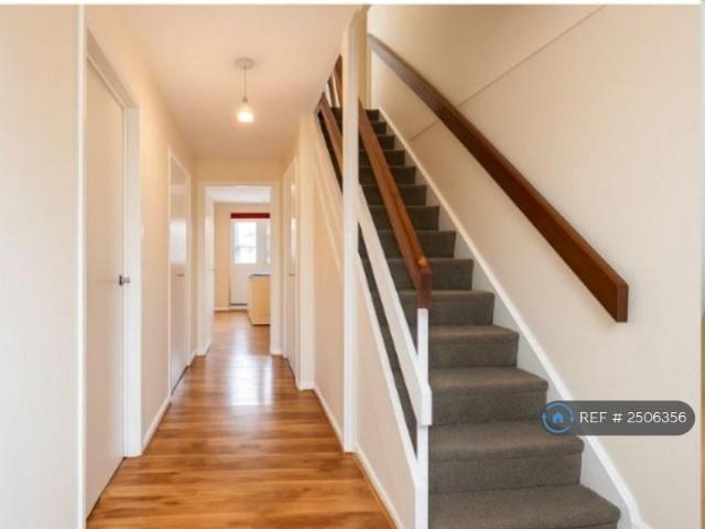 4 bedroom semi detached house to rent