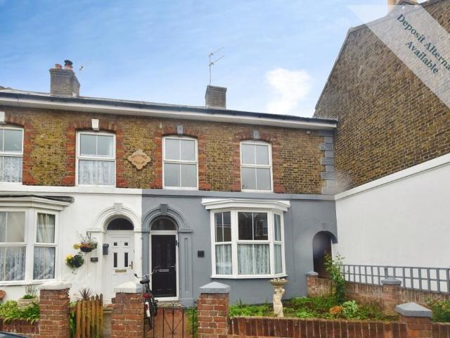 4 bedroom semi detached house to rent