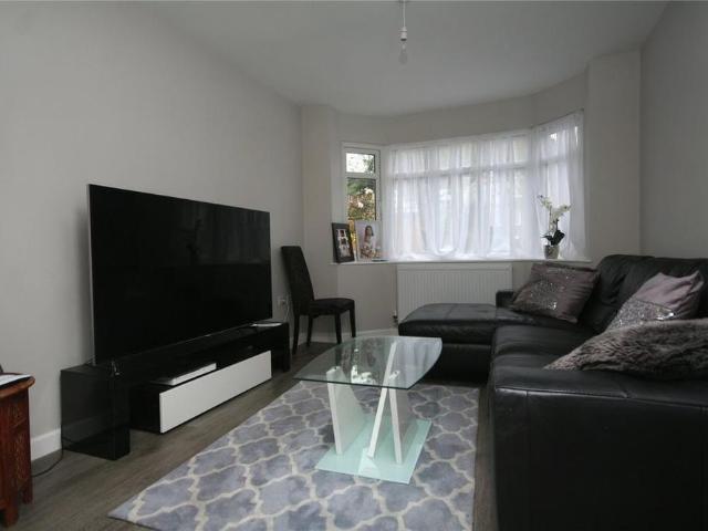 4 bedroom semi detached house to rent